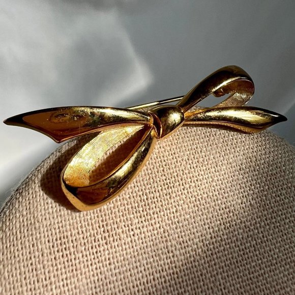 Monet | Jewelry | Vintage Style Gold Tone Signed Monet Bow Costume ...